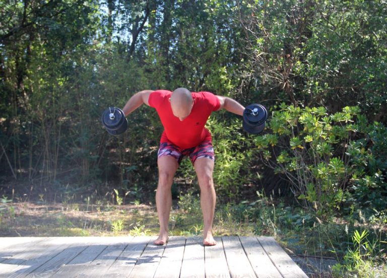 Pullover avec haltère pour muscler le dos et les pectoraux
